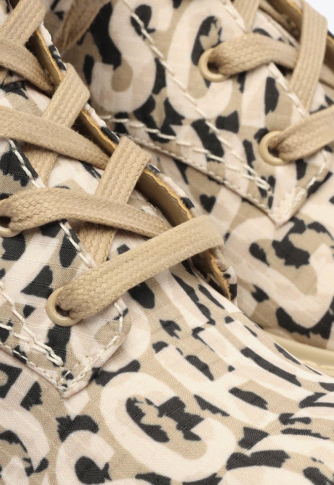 Bota Couro Animal Print Branca
